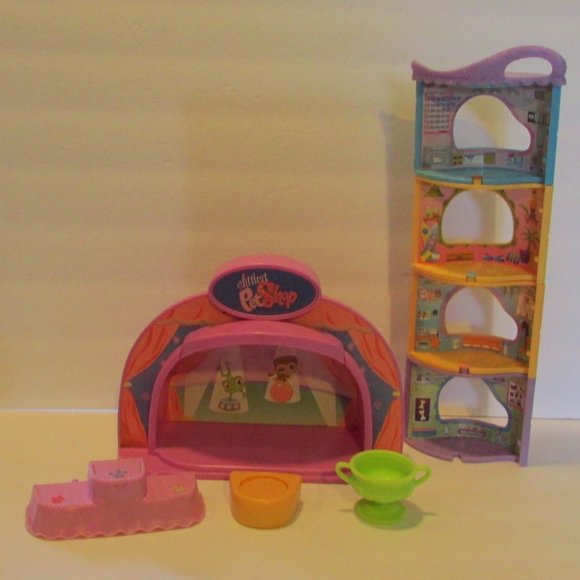 Hasbro | Toys | Littlest Pet Shop Light Up Stage Shop Room Nooks Stage ...